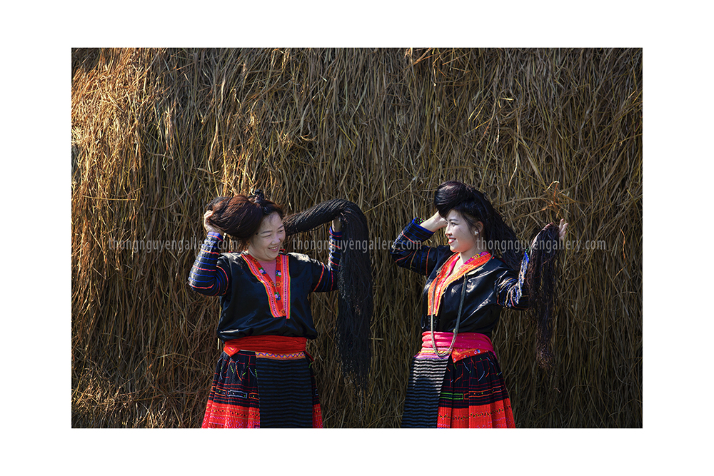 Hmong women in Muong Cha - Thong Nguyen Gallery